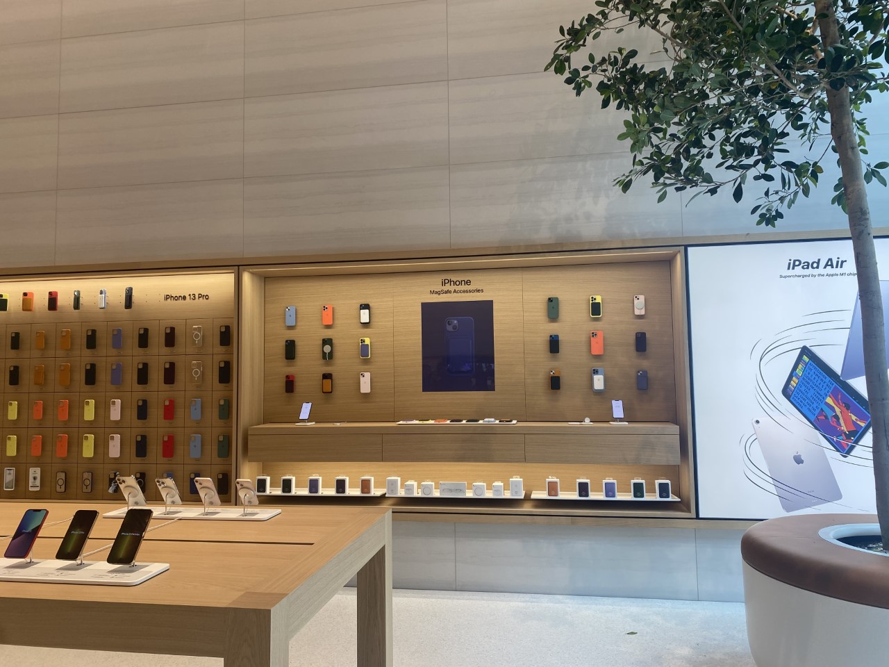 Sneak peek: Inside Apple's new London flagship on Brompton Road ...