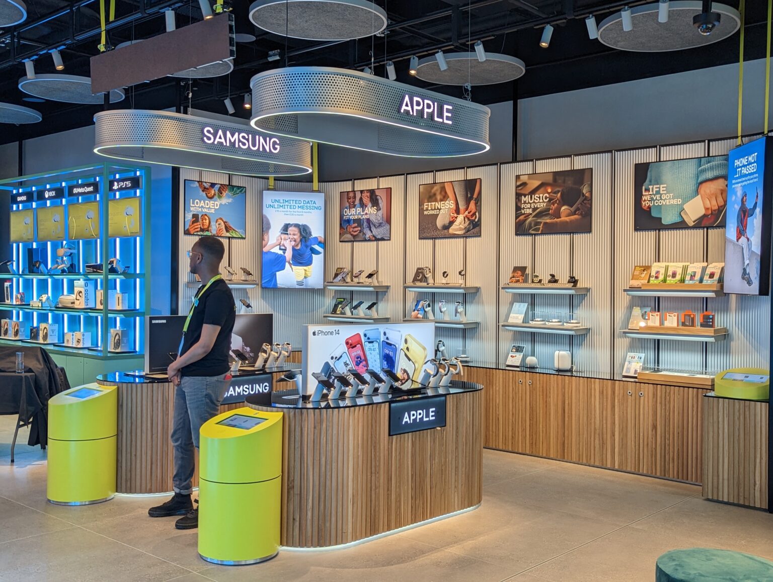 Reinventing the phone shop: Dialling up the experience - Retail Gazette