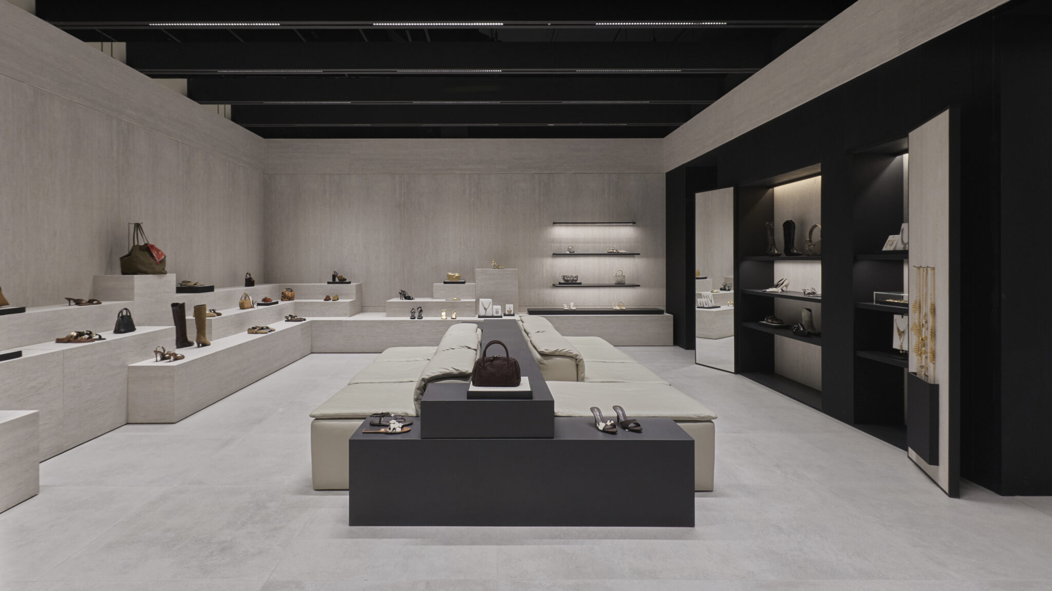 In pictures: Zara debuts new high-tech store concept in Manchester ...