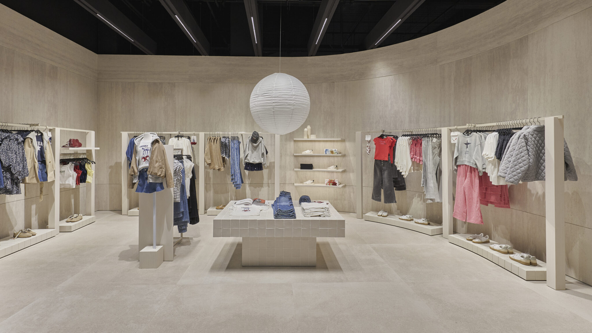 In footage: Zara debuts new high-tech retailer idea in Manchester ...