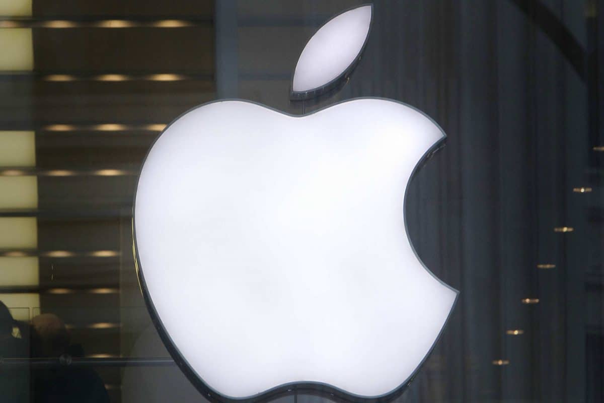 Apple makes history as the first company to hit $1 trillion valuation ...